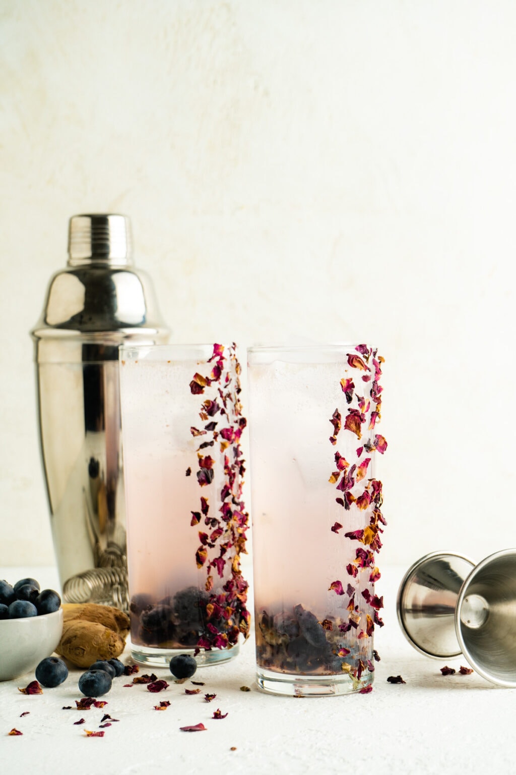 Easy and Refreshing Blueberry Smash Cocktail