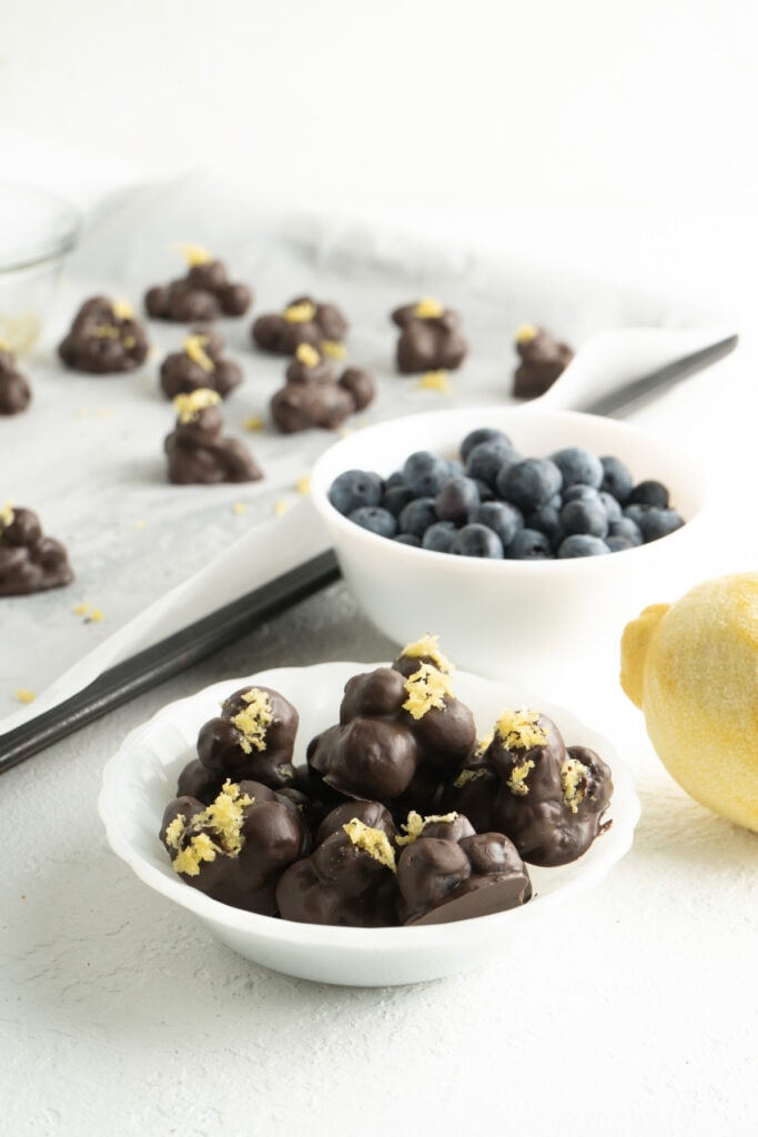 Quick and Easy Dark Chocolate Blueberries